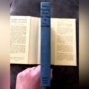 Mary Poppins by P.L. Trav | Accents | Rare Vintage 943 Mary Poppins ...